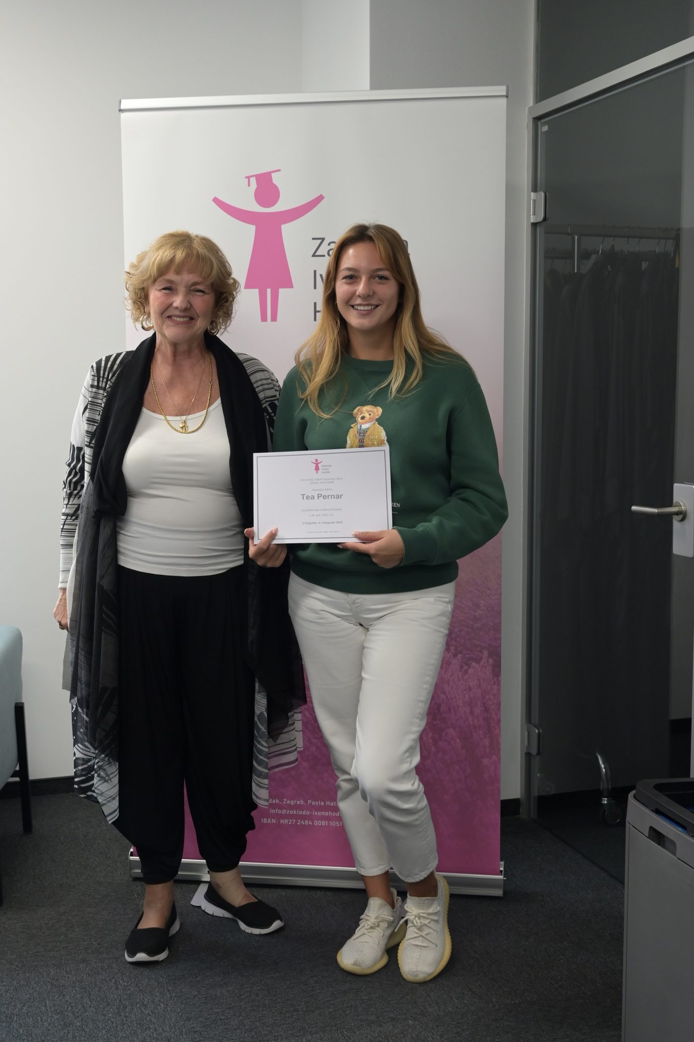 Održana dodjela stipendija Zaklade Ivana Hodak studentima ekonomskih i ...